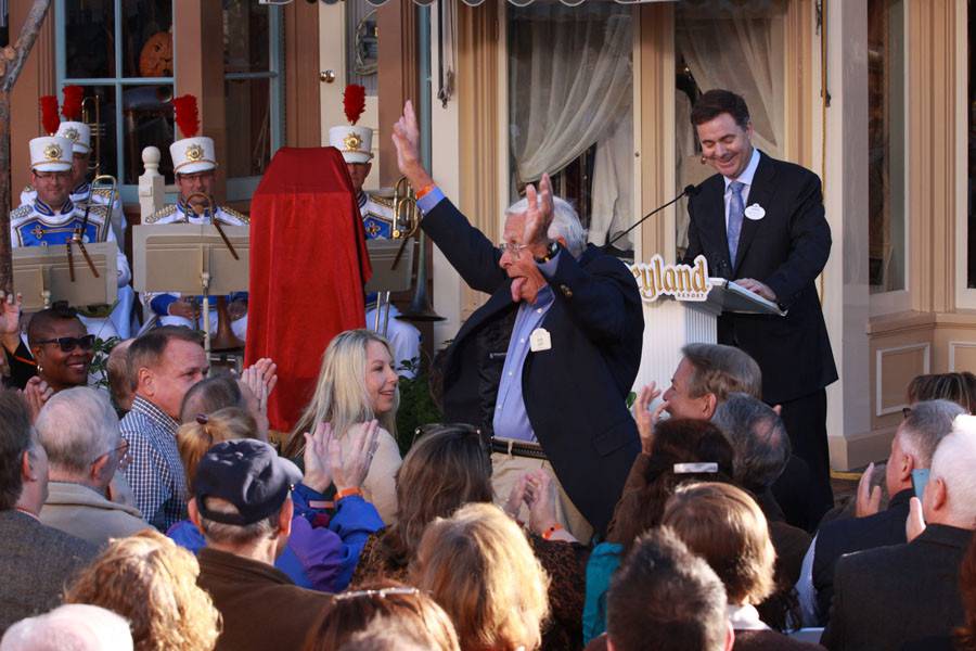 Tony Baxter Gets His Window on Main Street : EndorExpress