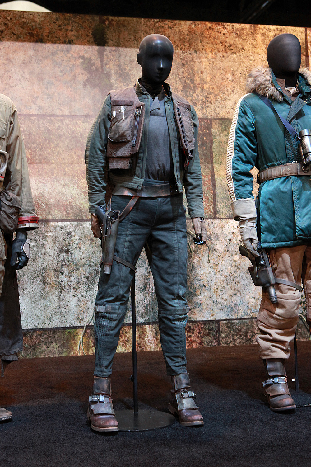 SDCC 2016: Costumes of Rogue One : EndorExpress