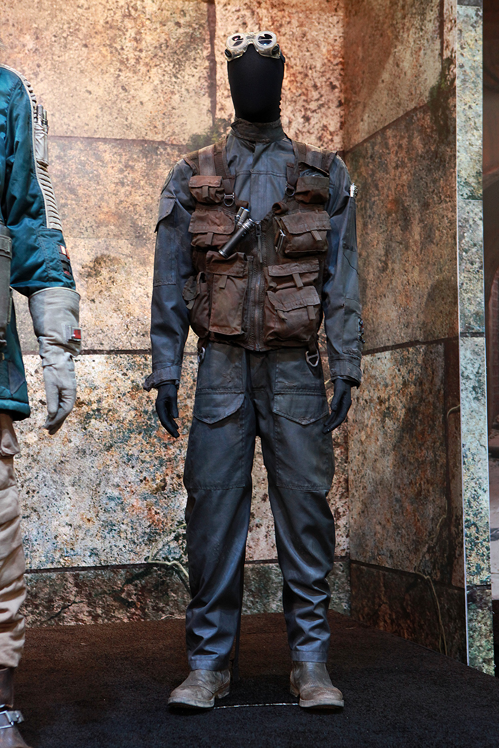 SDCC 2016: Costumes of Rogue One : EndorExpress