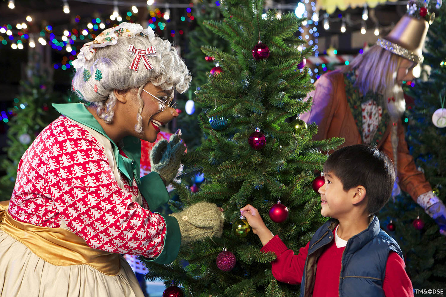 Christmas & Grinchmas at Universal Studios Hollywood : EndorExpress