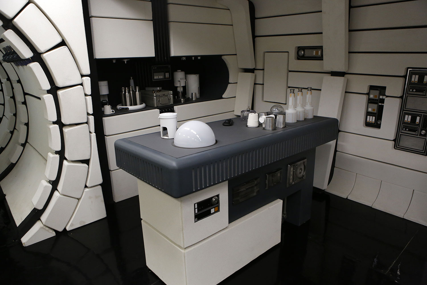 A Look Inside The Millennium Falcon Experience : EndorExpress