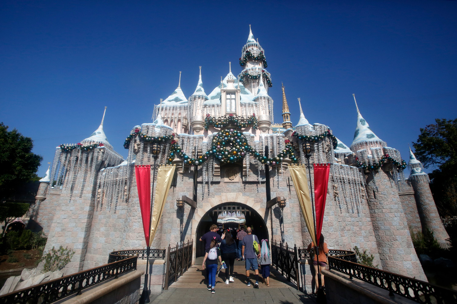 Photo Update: Disneyland Holidays : EndorExpress
