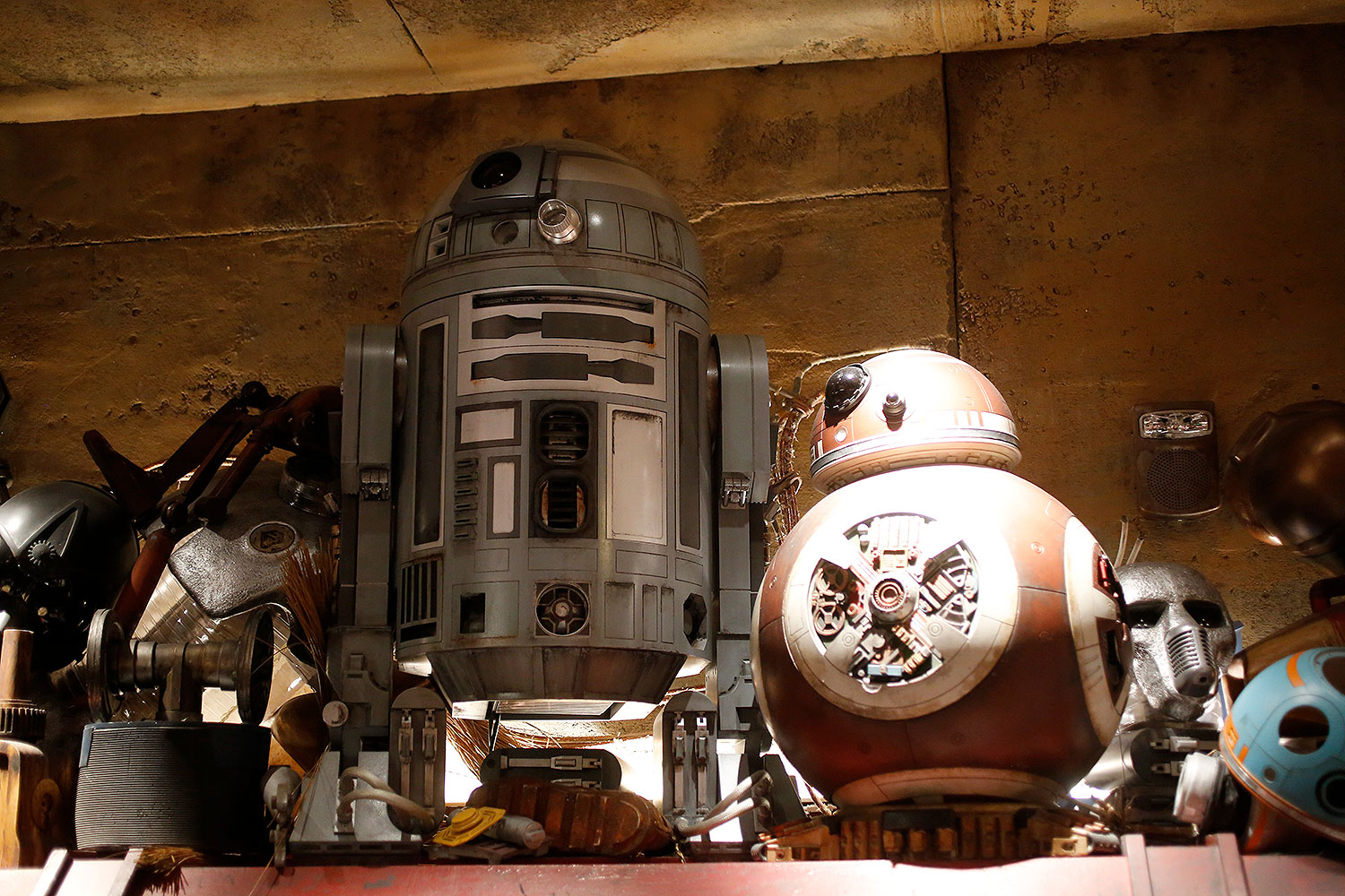 Droid Factory Mystery Crate – Series 1 : EndorExpress