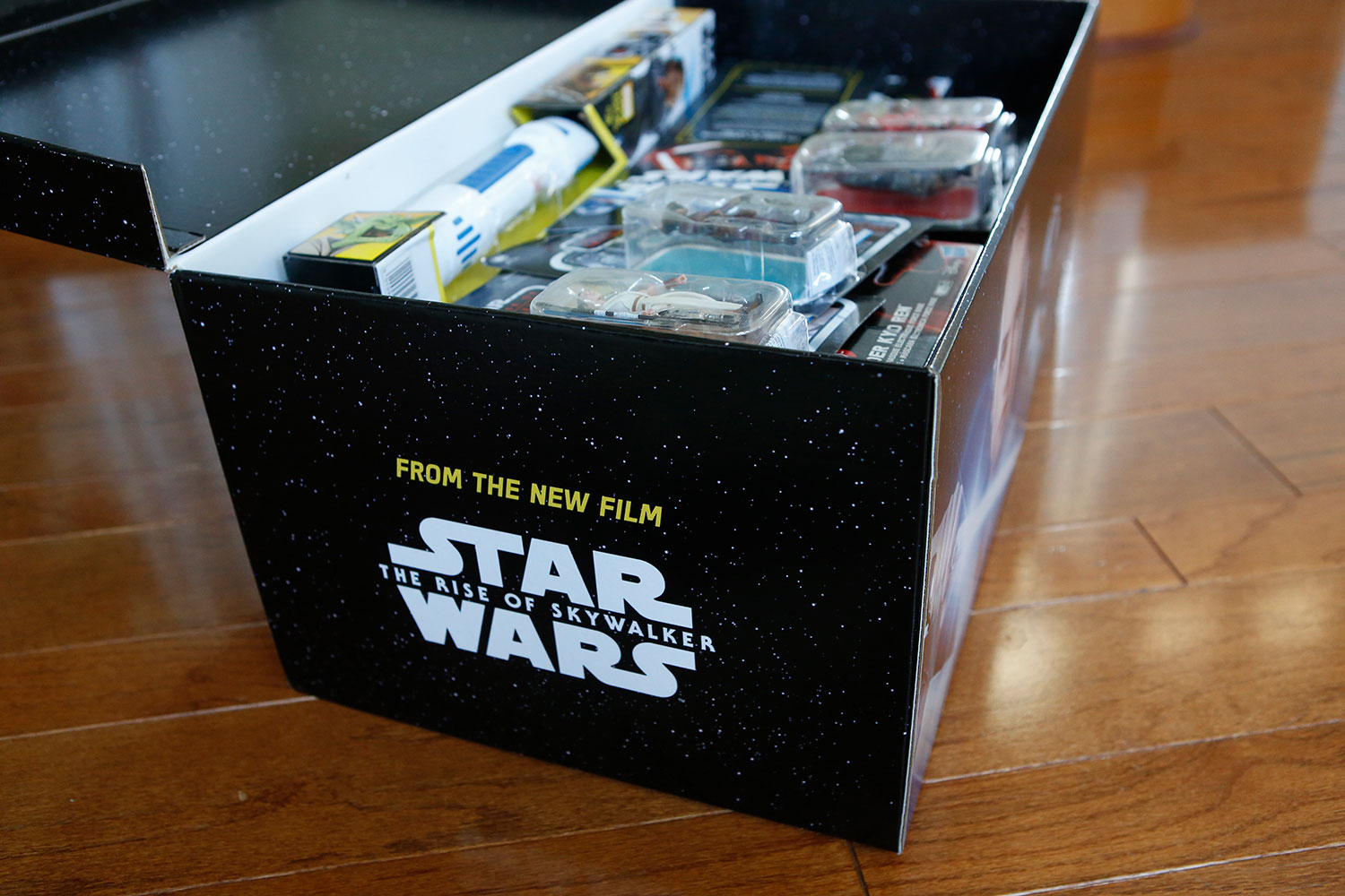A Look Inside The Rise of Skywalker – Special Hasbro Package : EndorExpress