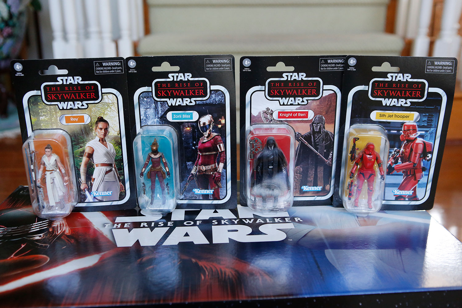 A Look Inside The Rise of Skywalker – Special Hasbro Package : EndorExpress