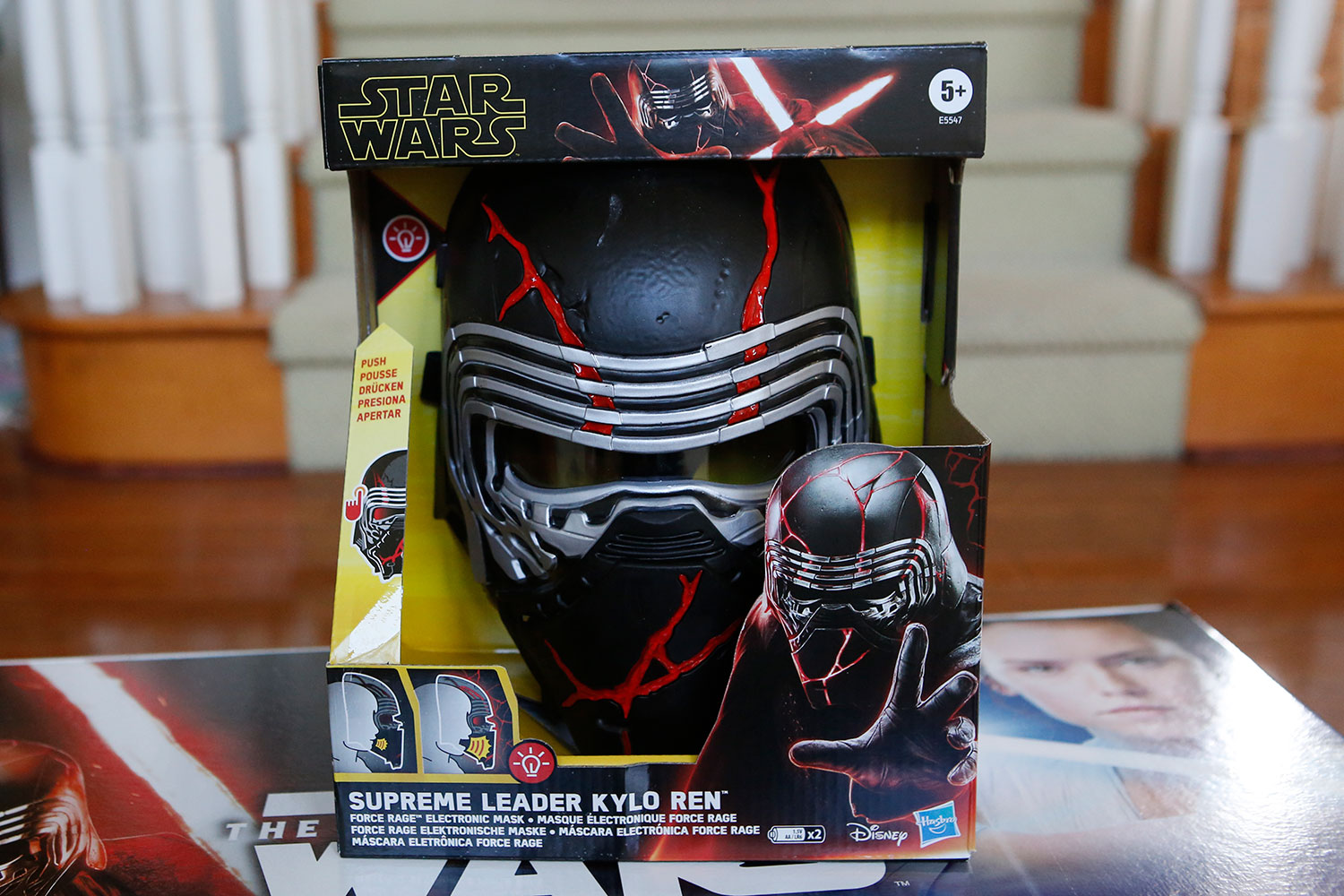 A Look Inside The Rise of Skywalker – Special Hasbro Package : EndorExpress