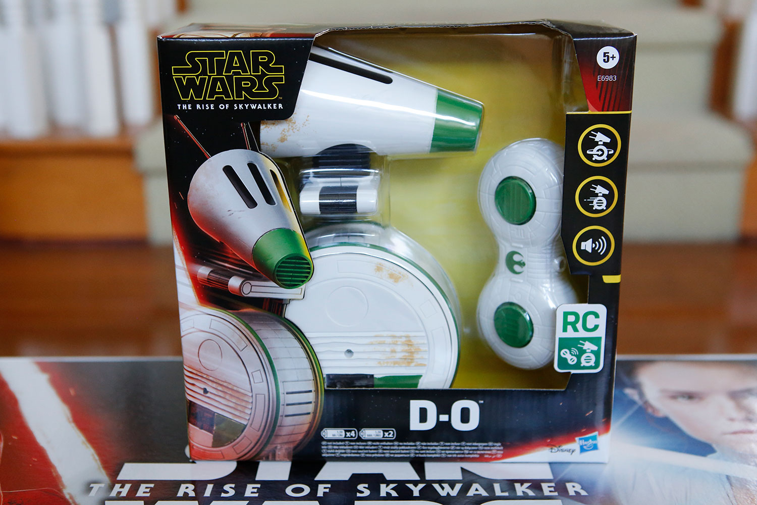 A Look Inside The Rise of Skywalker – Special Hasbro Package : EndorExpress