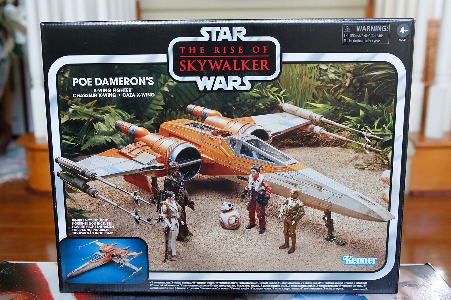A Look Inside The Rise of Skywalker – Special Hasbro Package : EndorExpress