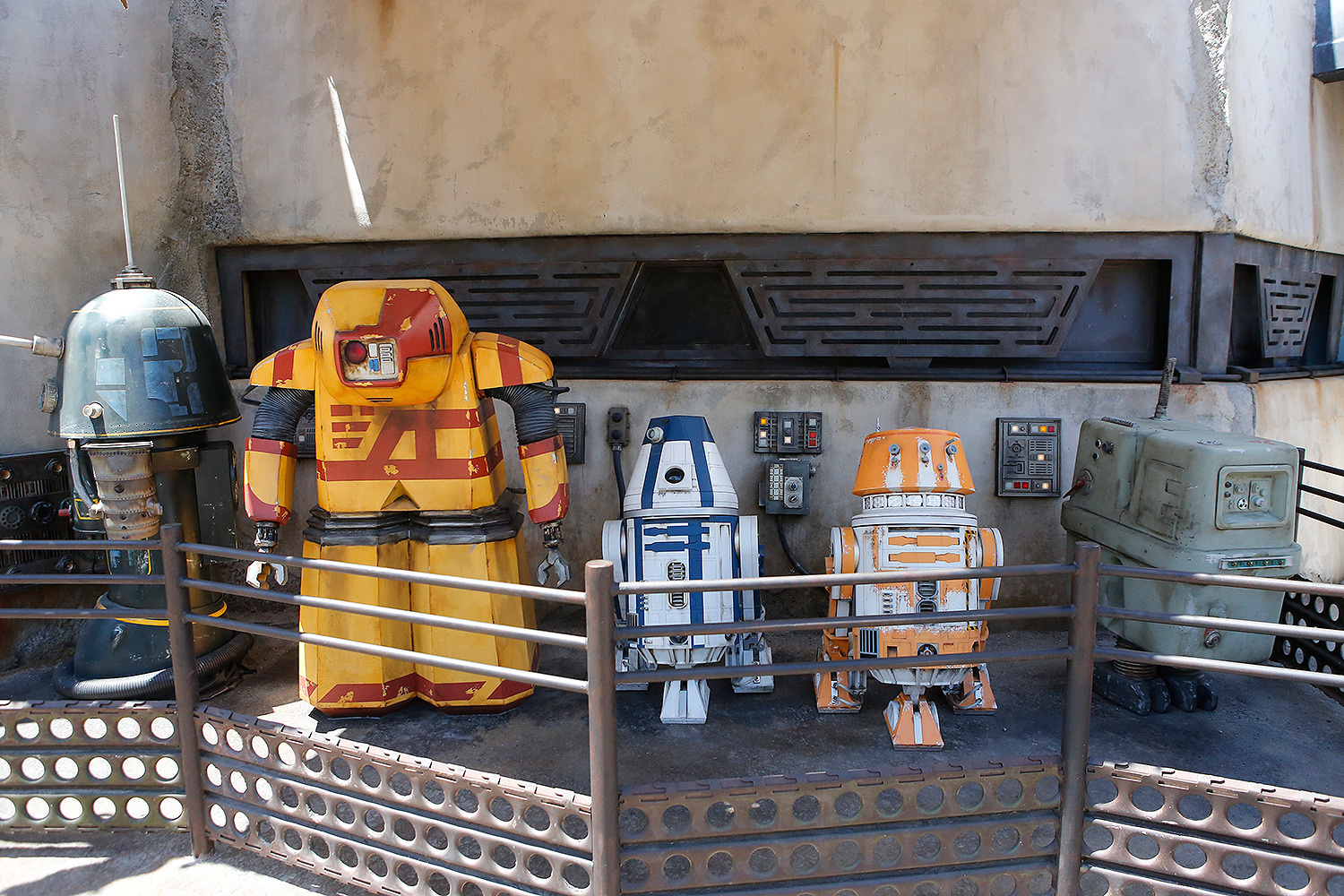 Disney’s Droid Depot Droids 5-Pack : EndorExpress
