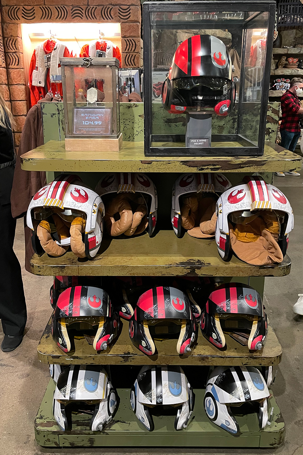 A Look Inside Disneyland’s Star Wars Trading Post 2.0 : EndorExpress