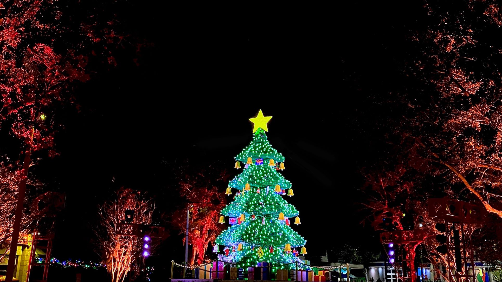 LEGOLAND California Brings the Holiday Spirit : EndorExpress