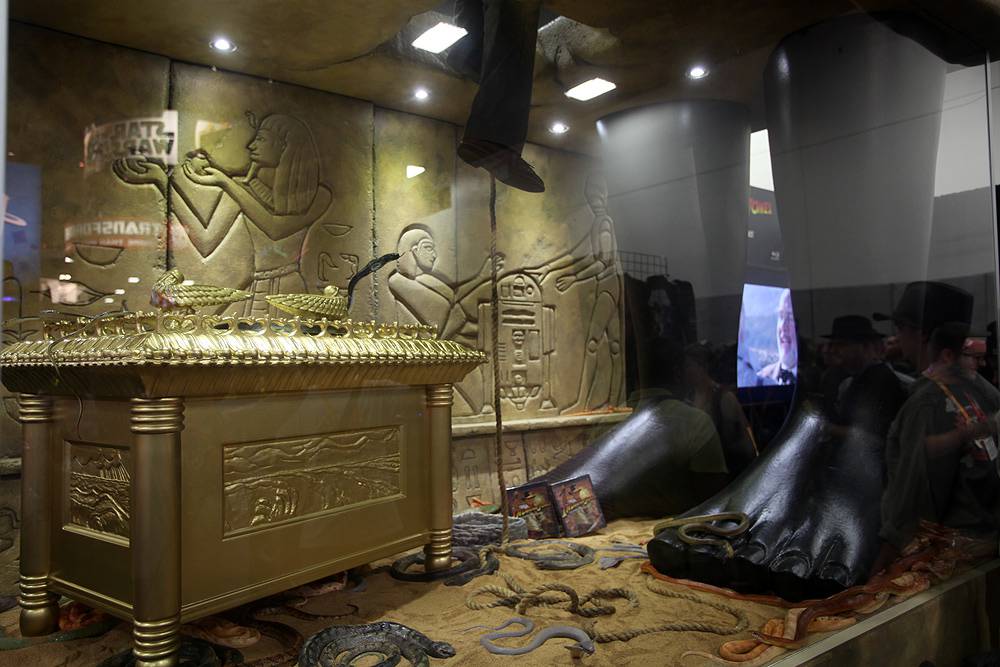 SDCC12: Indiana Jones’ Snake Pit Recreation : EndorExpress